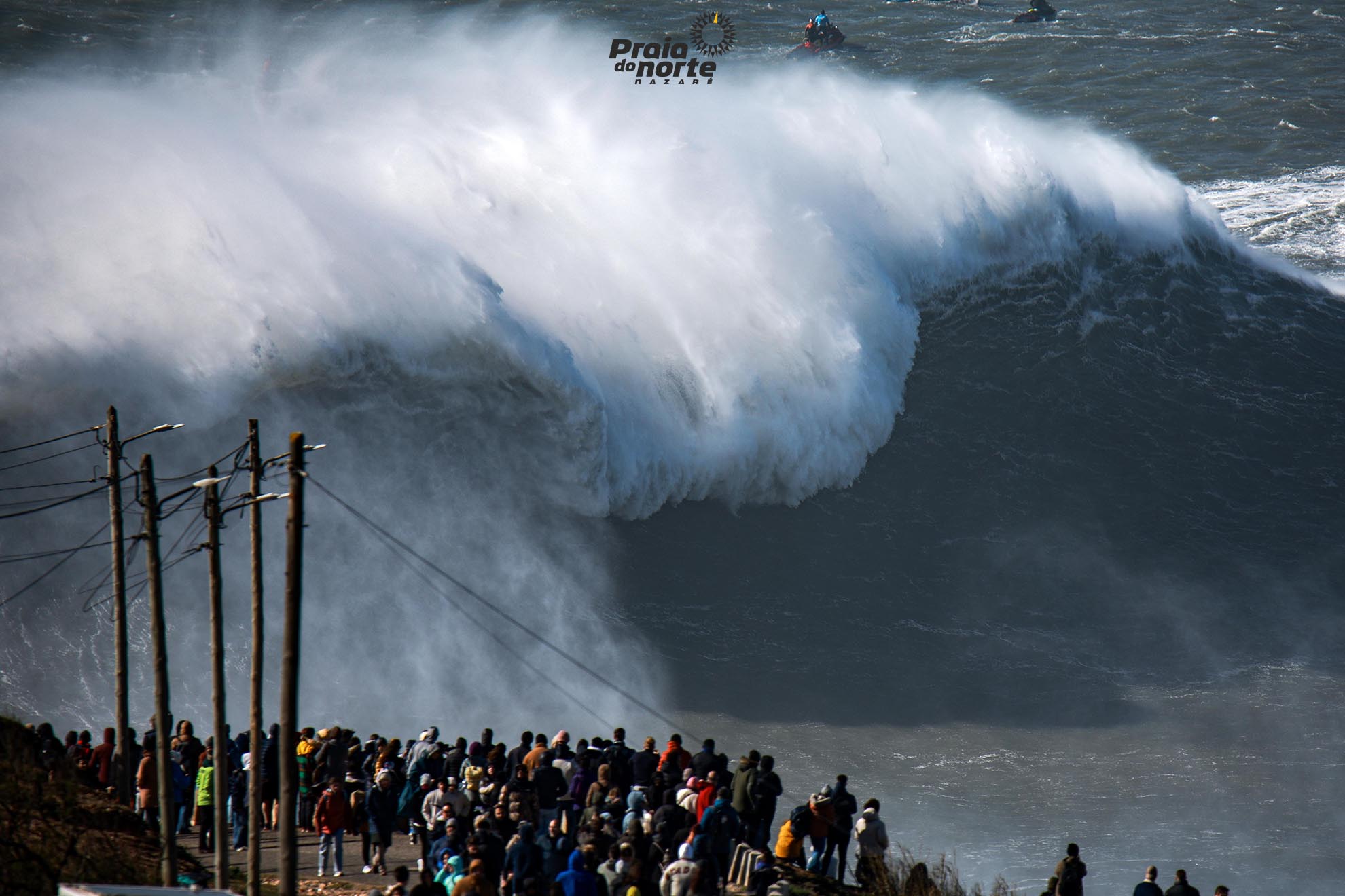 NAZARÉ – ‘Canhão’ voltou a mostrar toda a sua ‘força’ e esplendor ...